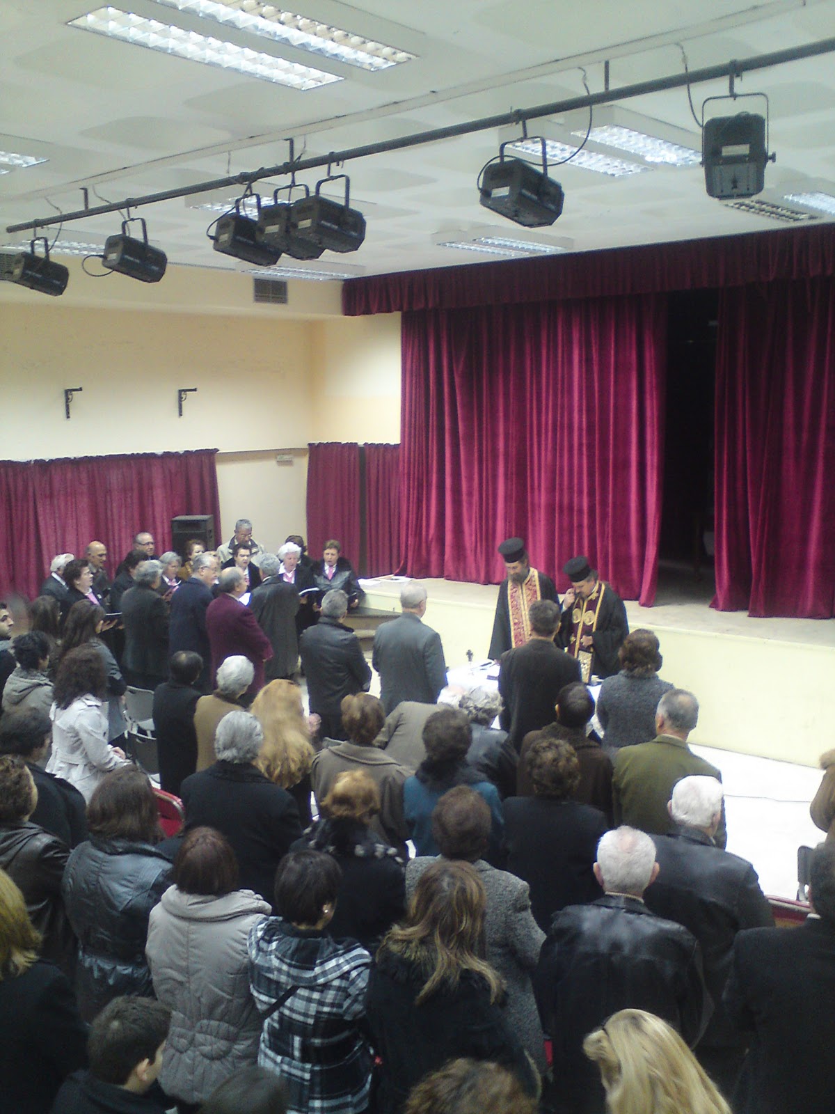 ΑΜΦΙΚΛΕΙΑ ΔΑΔΙ: Κοπη πιτας του λαογραφικου συλλογου Αμφικλειας.