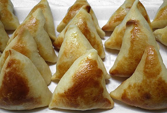 Flavors of Brazil: You Say Esfiha, and I Say Esfirra......