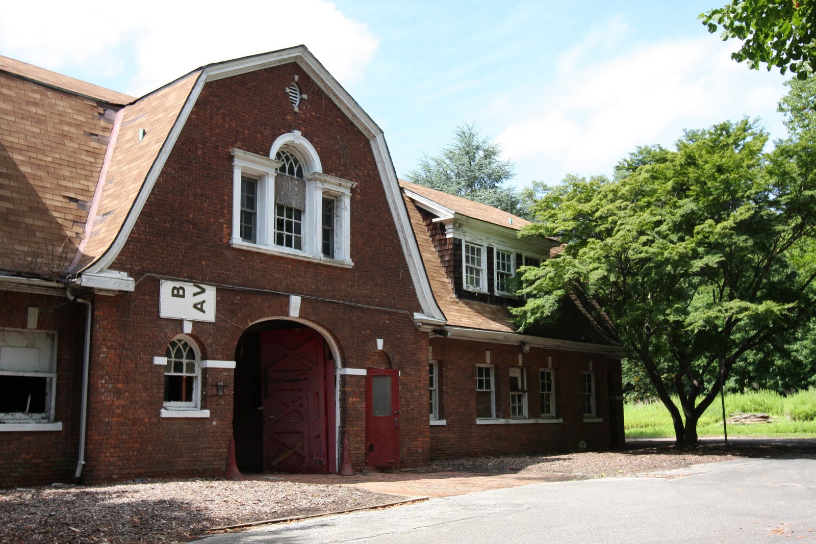 Old Long Island: 'Broad Hollow House' Barn
