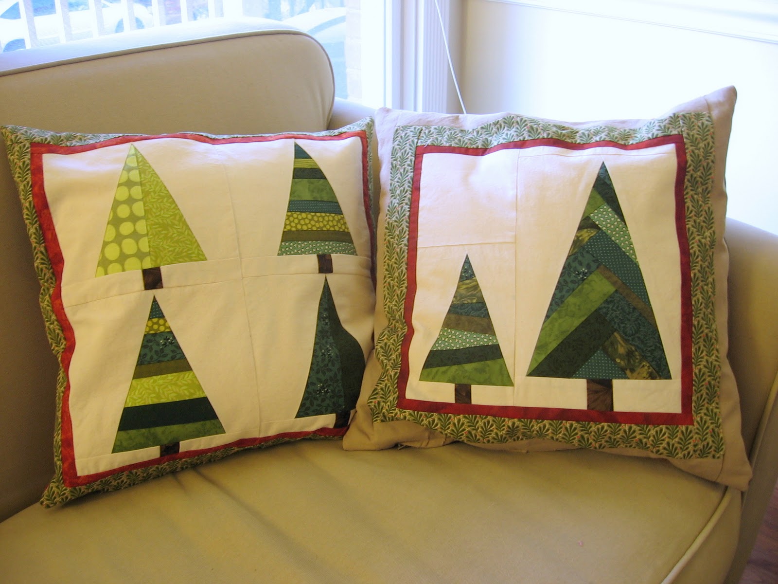Needle and Spatula: Patchwork Holiday Tree Pillows