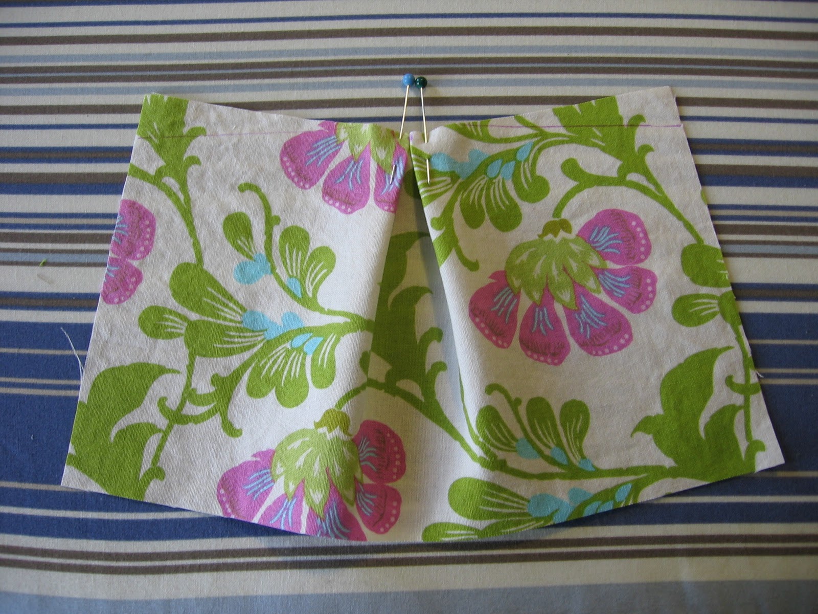 Needle and Spatula: Pleated Pouch Sewing Tutorial