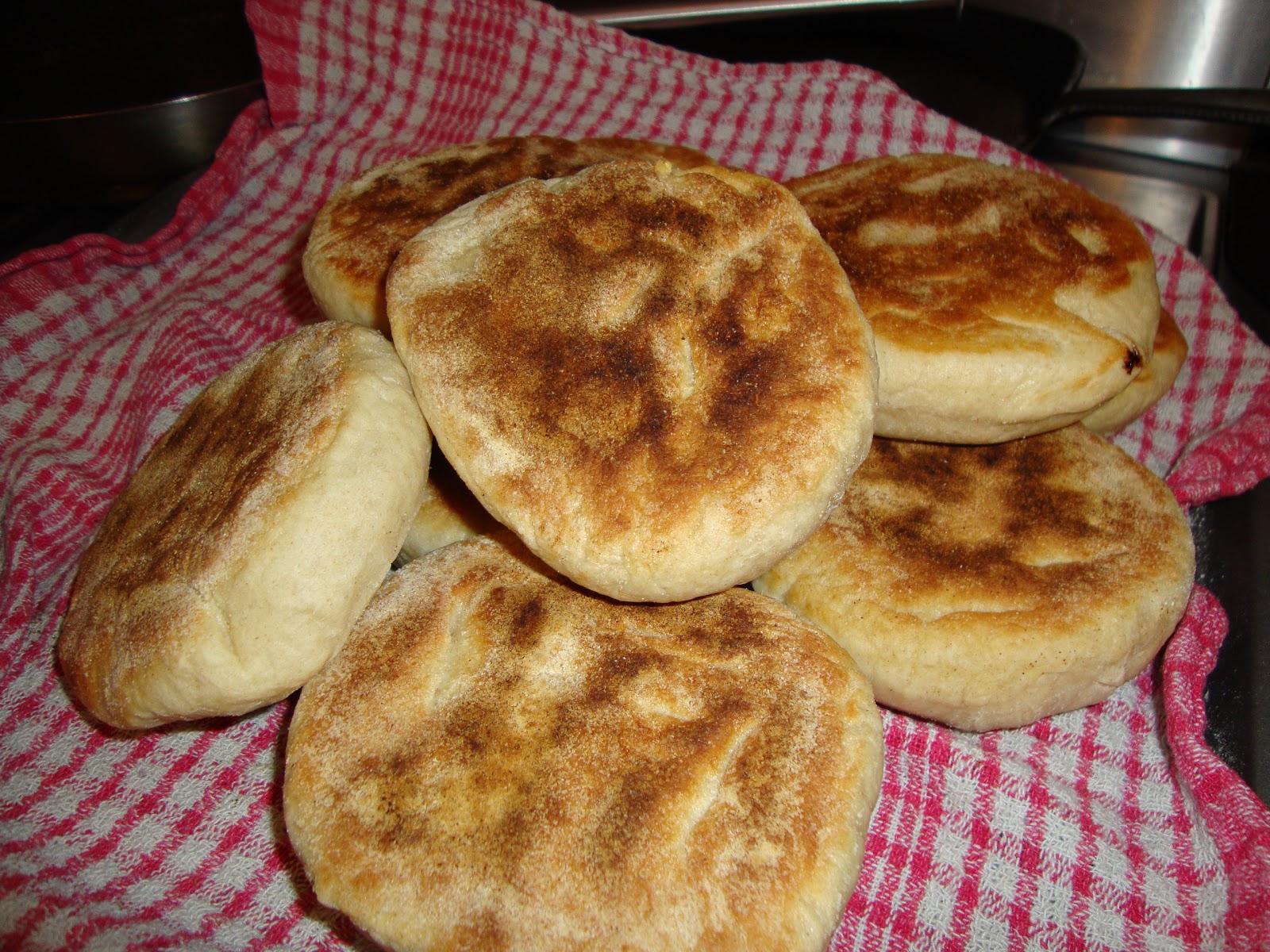 tartntoast: Lazy Sunday - Old English Muffins (c 1937)