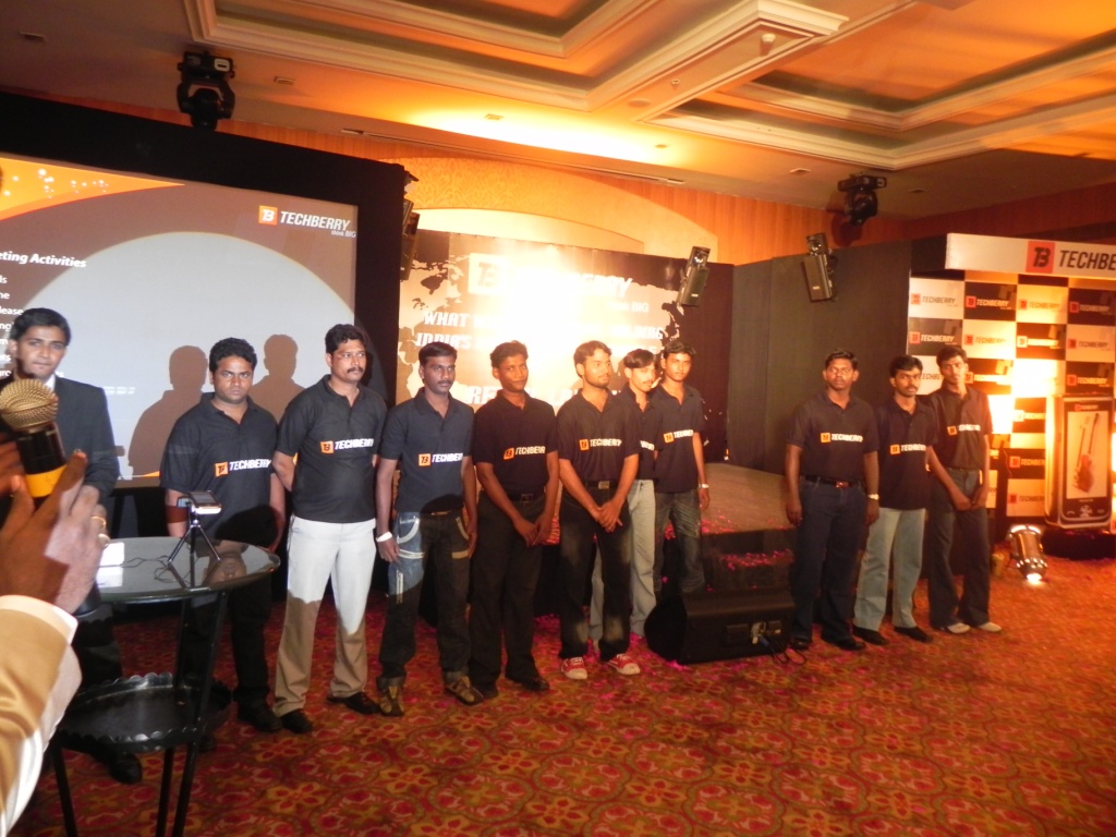 Techberry Mobiles: The India's first projector mobile got launched on ...