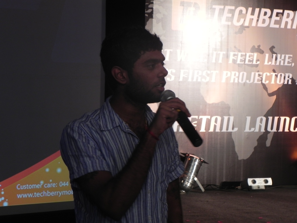 Techberry Mobiles: The India's first projector mobile got launched on ...