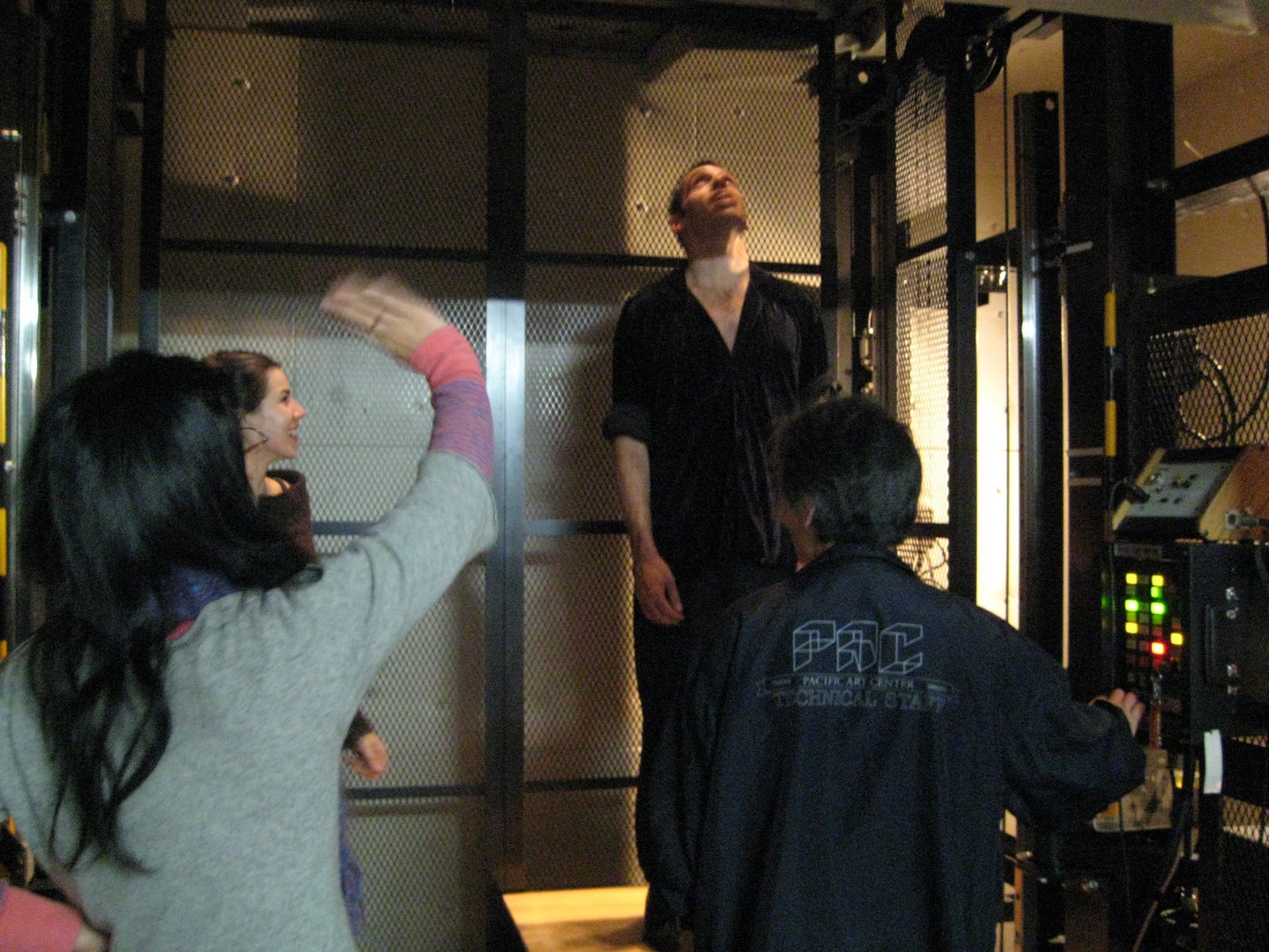 Dogugaeshi: Touring Underneath a Kabuki Stage