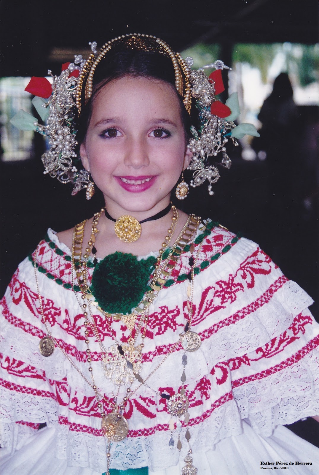 Tembleques de la Pollera Panameña: PIMPOLLOS