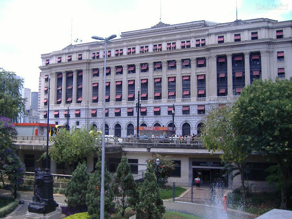 Viaduto do chá: As pessoas que transitam pelo Viaduto do Chá