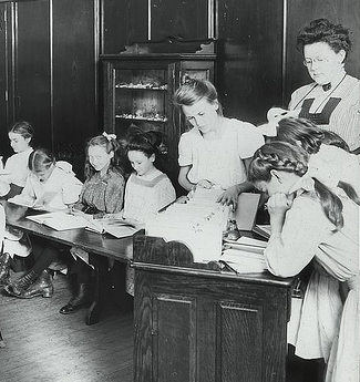 Universo da Geohistória: A ESCOLA DO PASSADO E DO PRESENTE