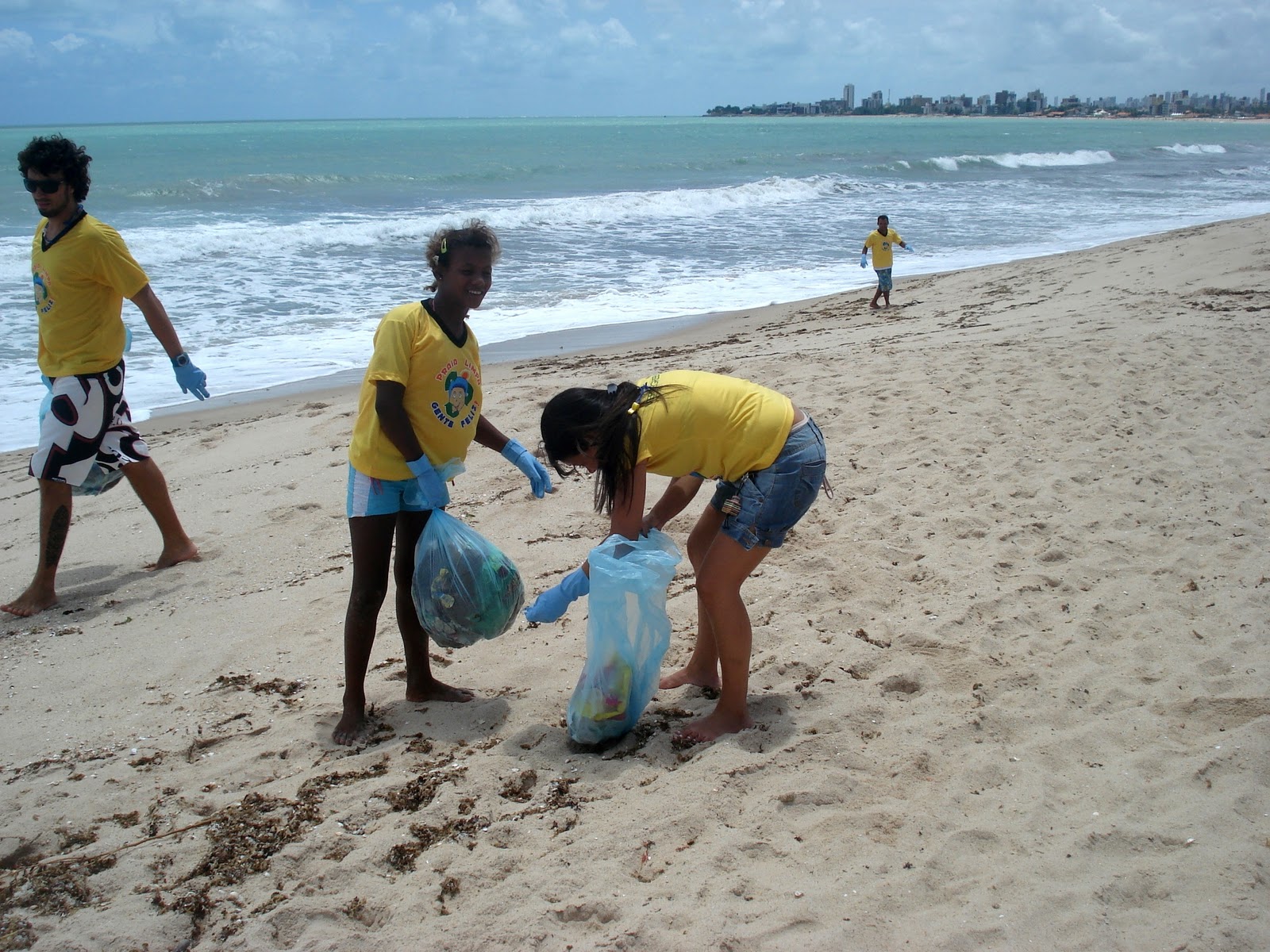 Praia Limpa Gente Feliz!: Em clima de NATAL. III Ação do PRAIA LIMPA ...