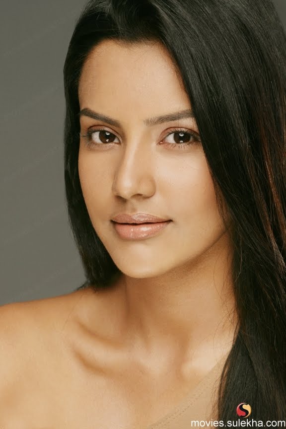 PRIYA ANAND ROCKS ♥: Priya Anand: Little Miss Sunshine
