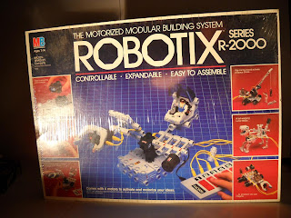TOY ROBOT COLLECTIBLES: # 20 ROBOTIX SERIES R-2000