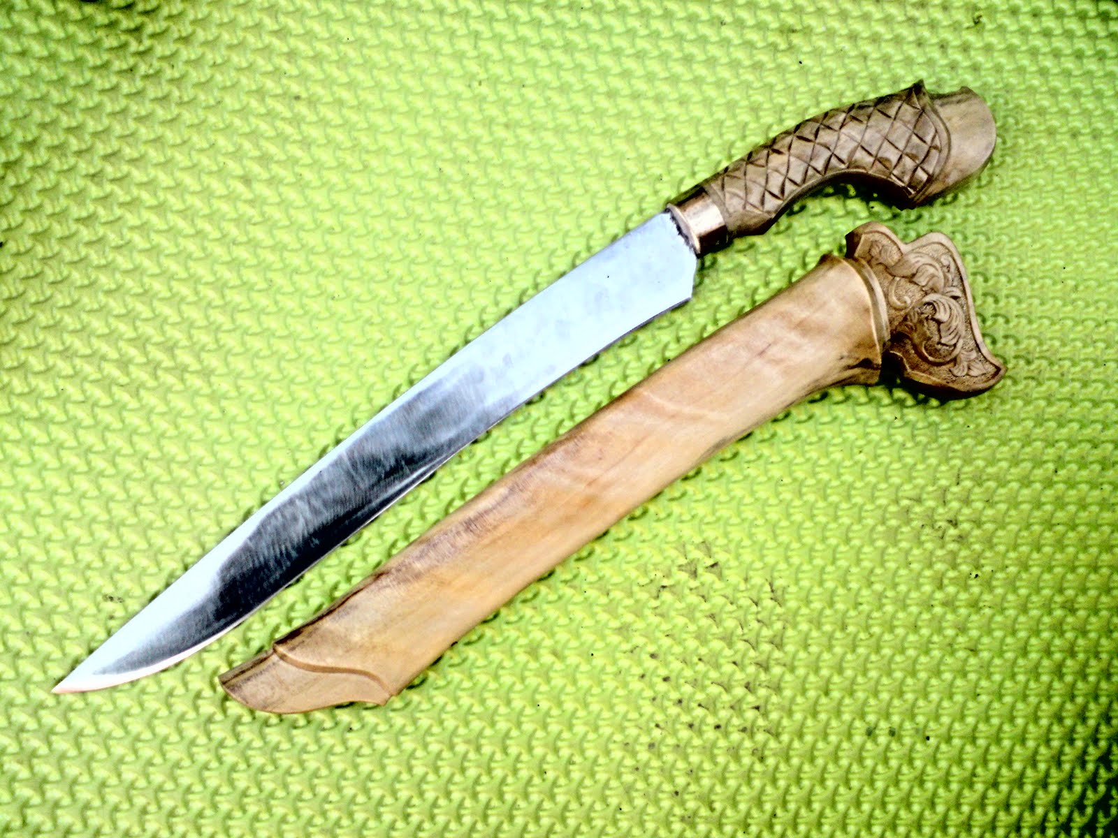 Koleksi Pisau, Parang Dan Golok: Parang Yang Dijual Di Tamu Baru-Baru Ni