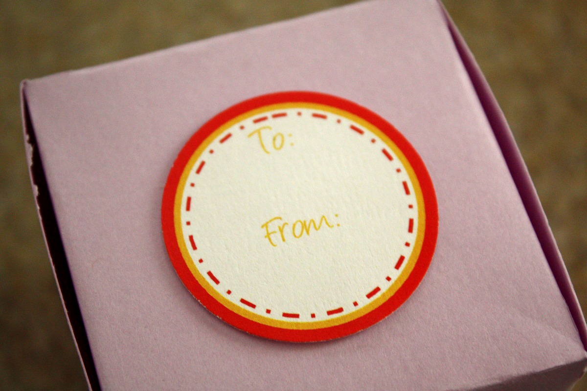 JaeBellz: {FREE PRINTABLES} "To From" Tags!!!