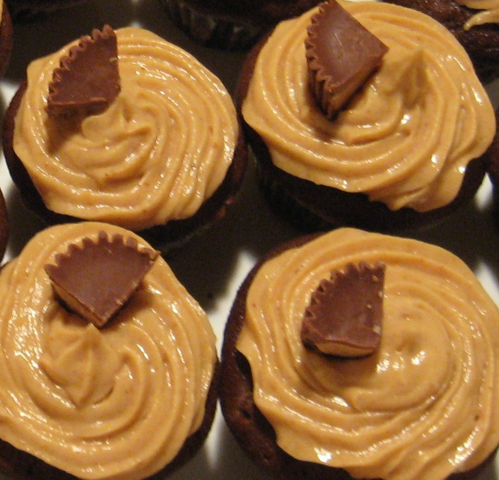 Baked Salwa: Reese's Peanut Butter Cup Chocolate Peanut Butter Cupcakes