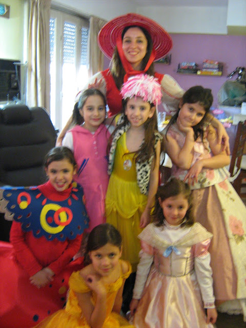 Lola: Fiesta de disfraces de Paloma