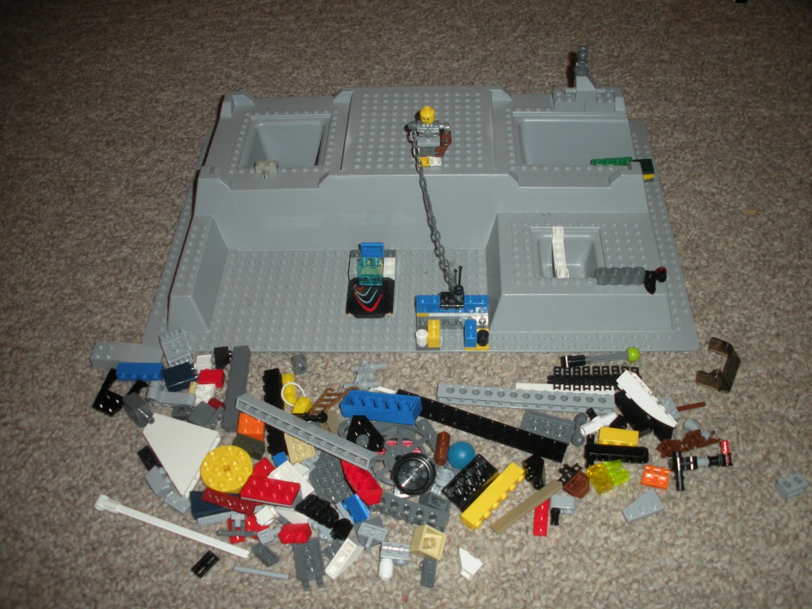 LEGO Quest Kids: 2 Cups of Random Bricks Photos