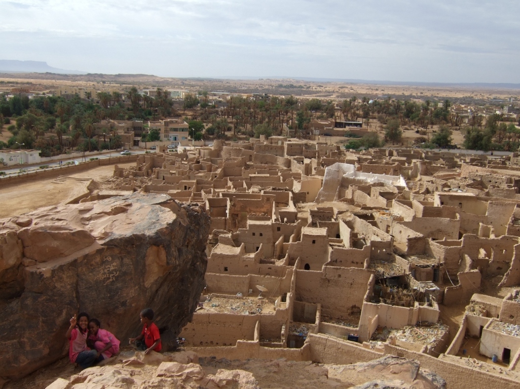 Birding for a Lark: House buntings in southern Libya