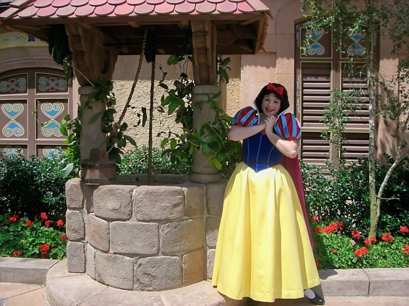 Unofficial Disney Character Hunting Guide: Epcot Characters