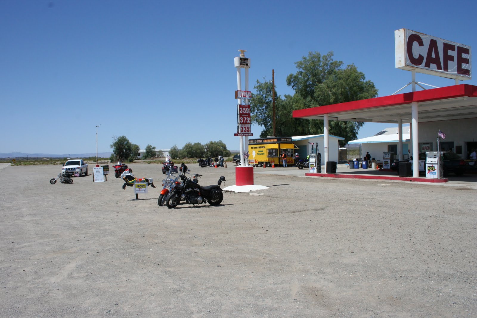 Riding and Ranting: Lunch in Amboy and a Trip to the Cima General Store