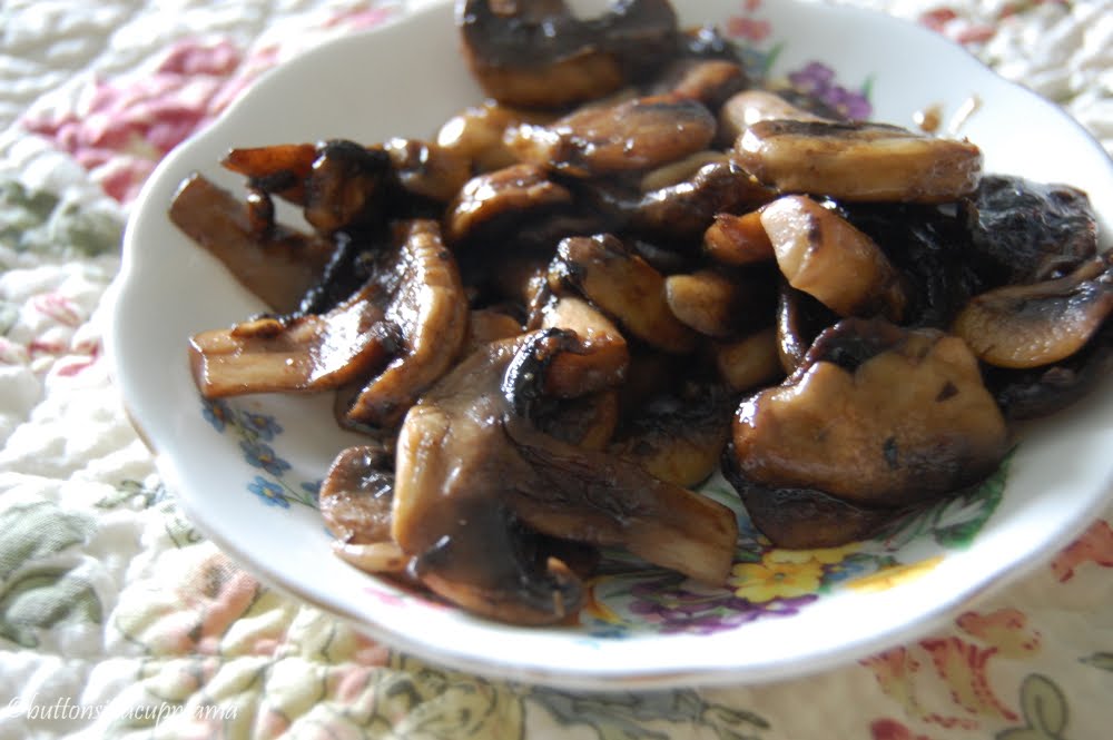 Buttons in a cup mama: Champignons au vinaigre balsamique