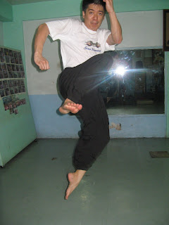 Jeet Kune Do: Flying Kick ( Instructional reference )