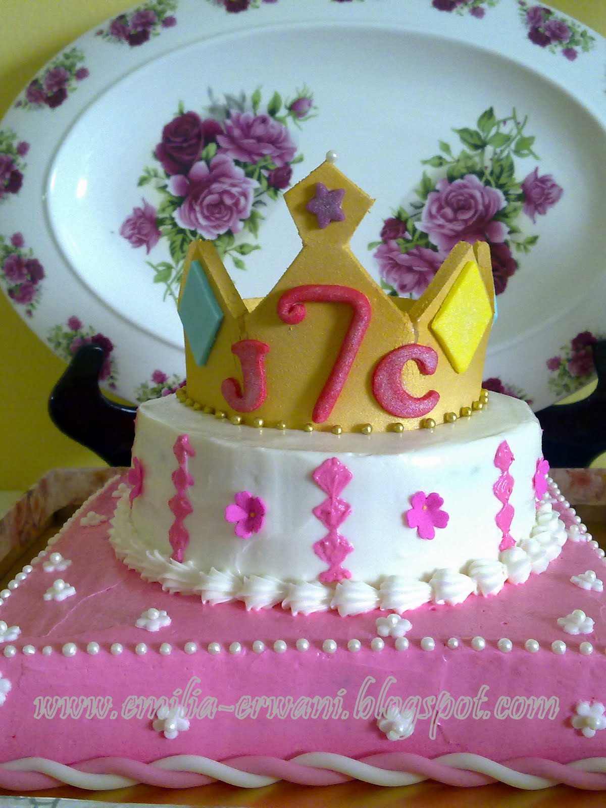 Masterpiece Home-made Cakes: Crown cake
