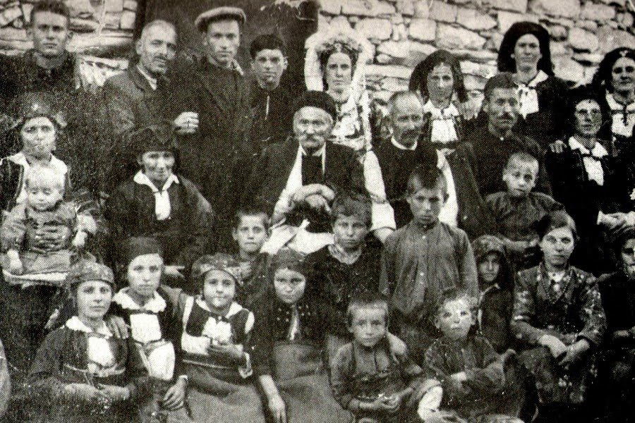 ΦΩΤΟΓΡΑΦΙΚΟ ΛΕΥΚΩΜΑ ΚΑΙΣΑΡΕΙΑΣ: Οι οικογενειες στον οικισμο Καισαρειας