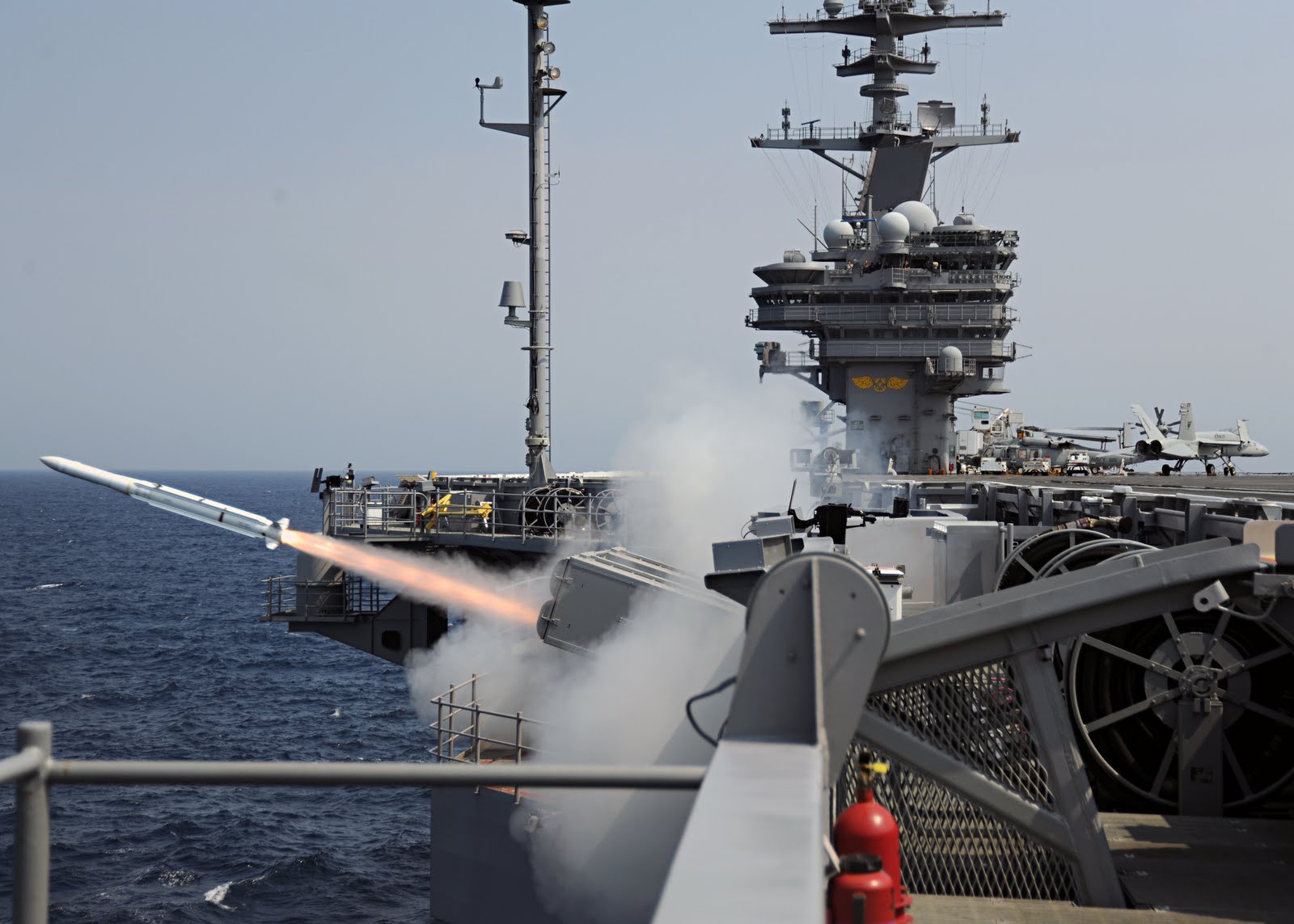 MIRAGEC14: Primer disparo de msiles desde el portaaviones USS George H ...