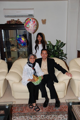Story of a Trailing Spouse: Tavalod-et-Mobarak...