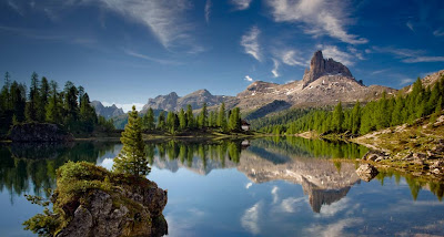 Bing Archive: Becco di Mezzodì riflesso nel lago Federa nelle Dolomiti ...