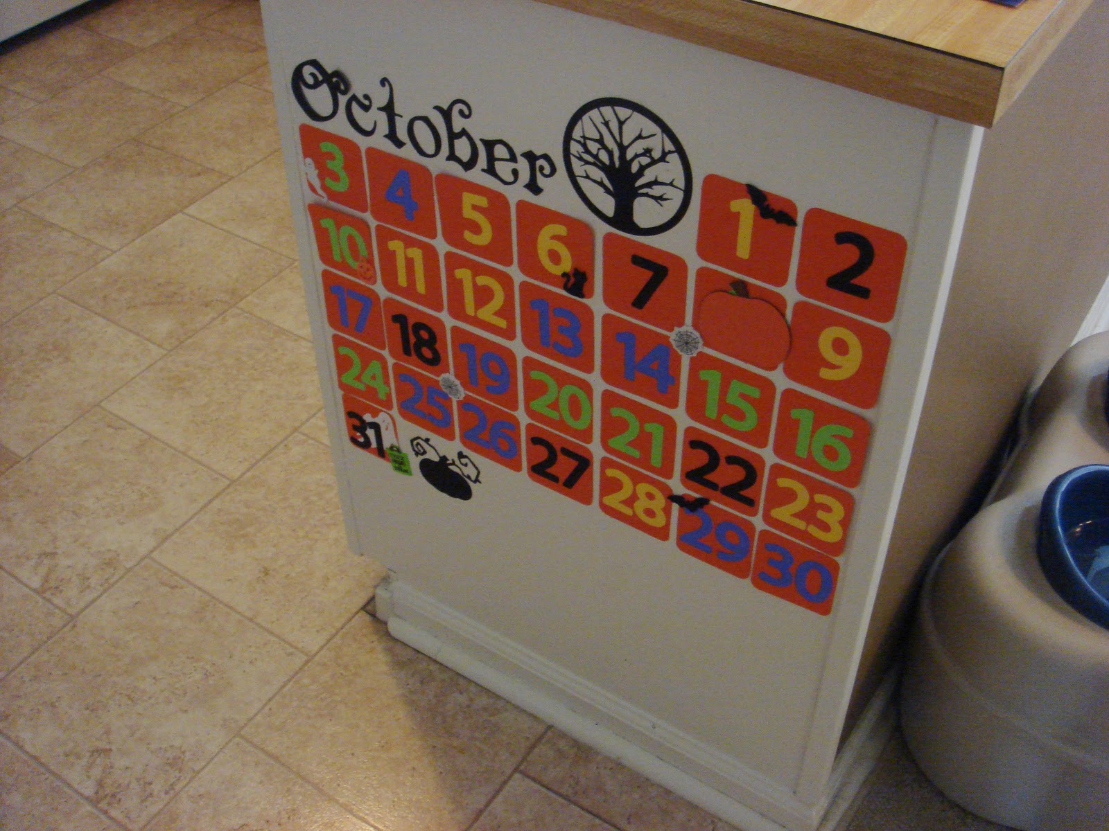 Craft Binge: Magnetic Kitchen Cabinet Calendar