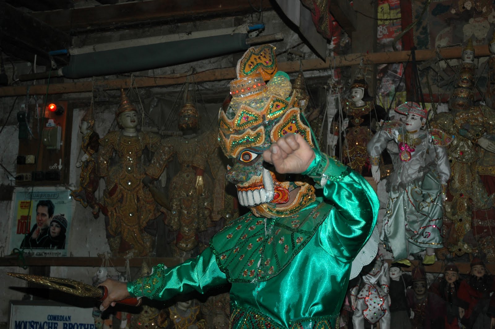 UN BILLETE DE IDA: CON USTEDES... LOS "MOUSTACHE BROTHERS"