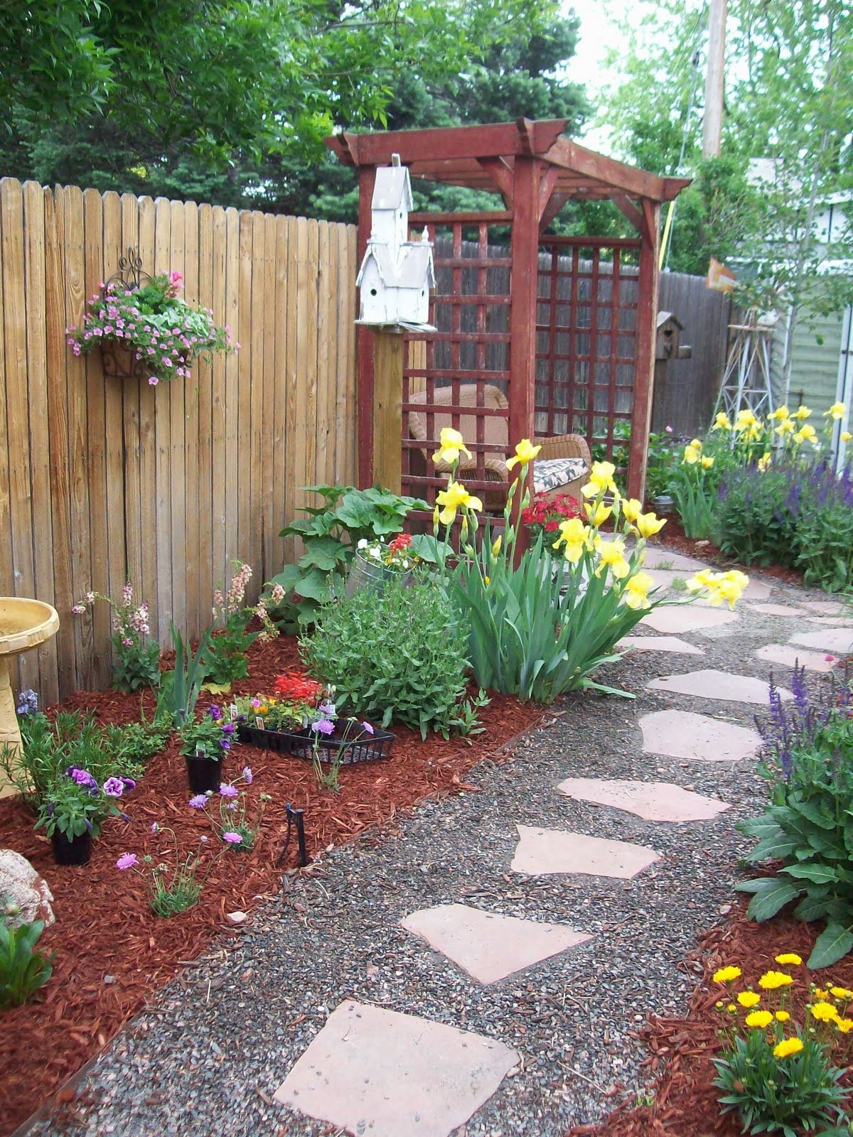 Porter Place Cottage: ~Backyard Photos~