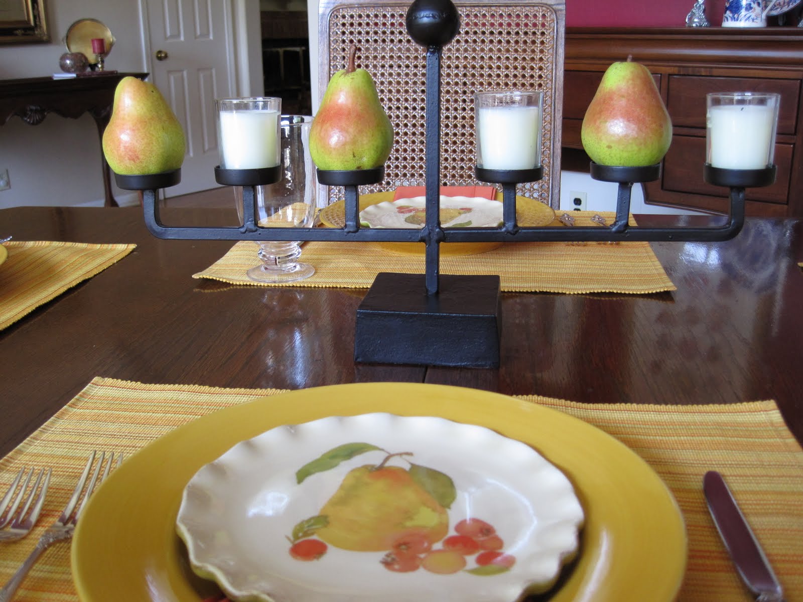 The Dull and the Dutiful: Pears, Pears, Pears