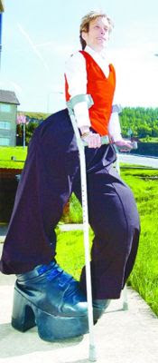 vNi: Mandy Sellars - The Woman With Giant Legs