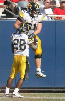 The Hawkeye Compulsion: Travis Meade is an acrobatic lover