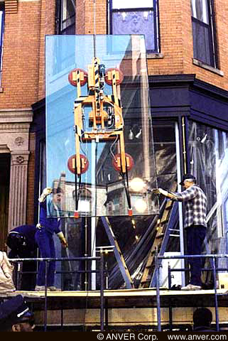 Façades Confidential: Large glass installation: miracles of vacuum lifting