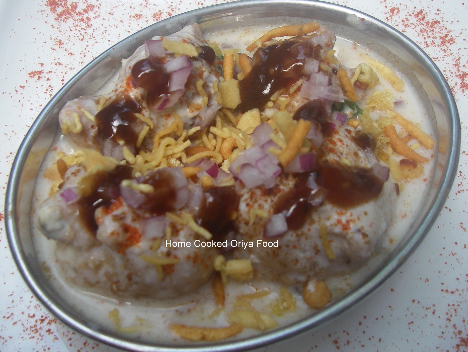 Oriya Food: Dahi Bara and Aloo dum and Ghuguni