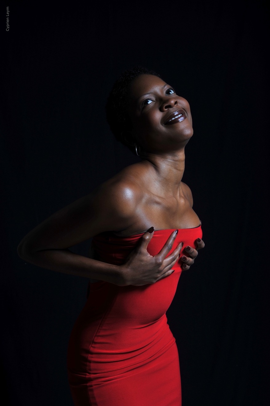 CYPRIEN LEYM: CHANTEUSE / SINGER Ella Garner