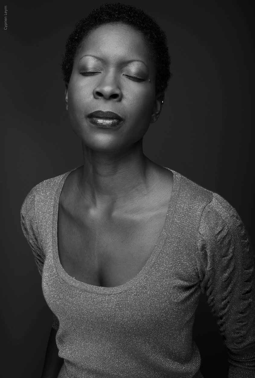 CYPRIEN LEYM: CHANTEUSE / SINGER Ella Garner