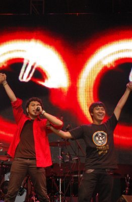 DAILY ME ⊙_® ★™: Giring & Amanda di Paddle Pop Kombatei The Movie