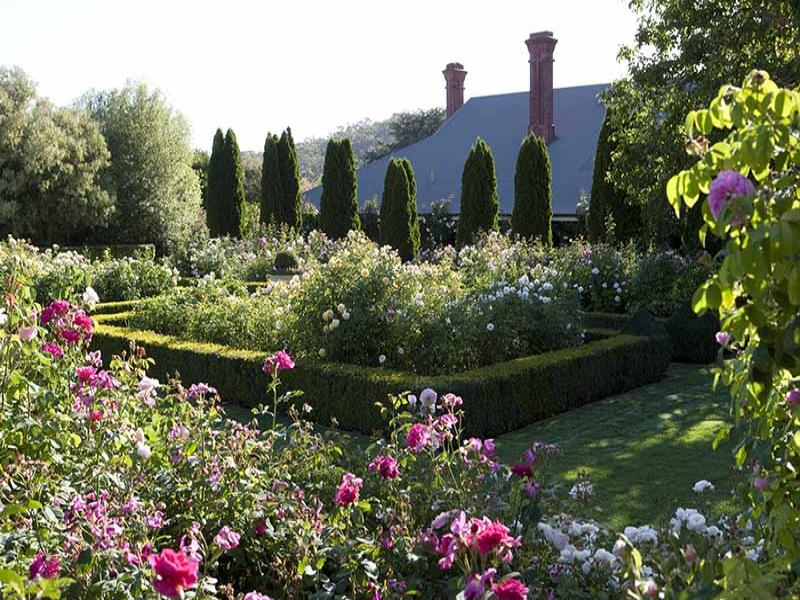The White Shed: The Most Beautiful Country Style Garden