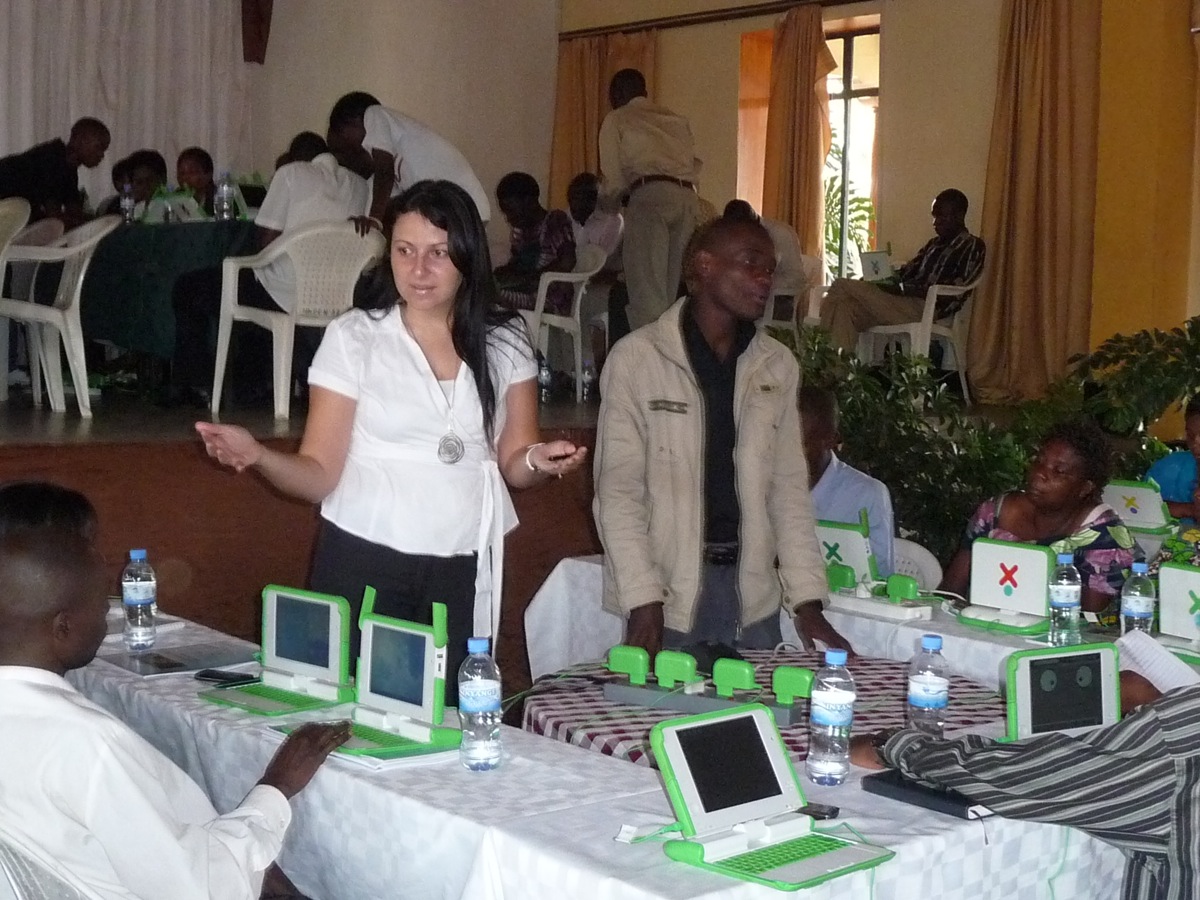 Momentos do trabalho em Ruanda: Rwanda 1st OLPC Head of Schools ...