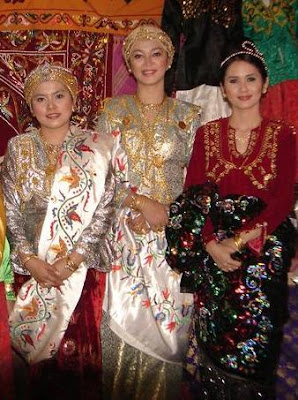 SULU - history and beauty: Tausugs triumph in France music festival