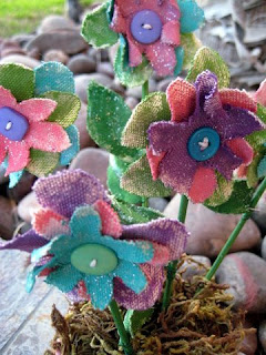 A Crafty Mom's Life: Canvas Flowers - A Mini Tutorial