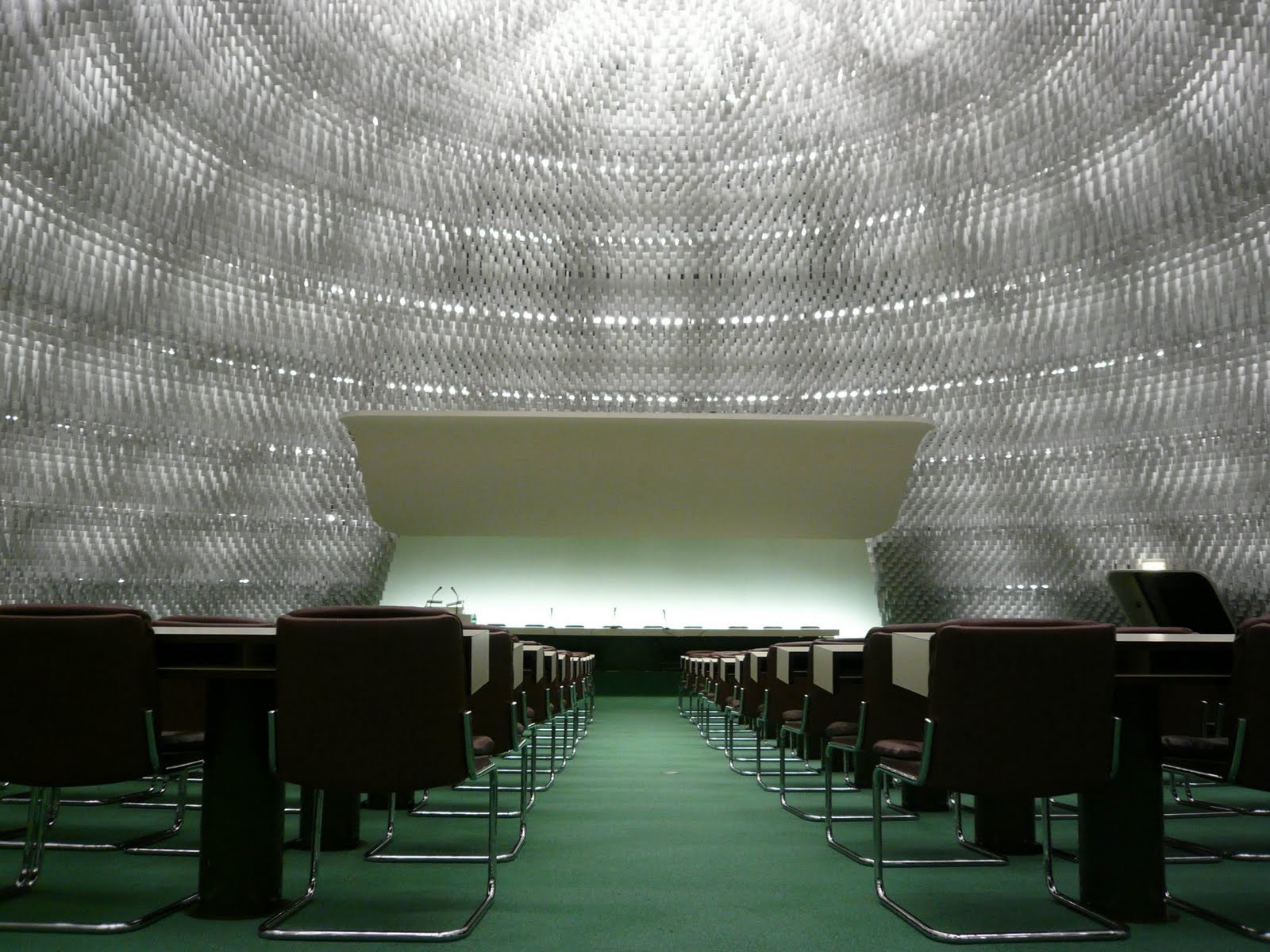 Alice au pays des arts: La salle du Comité central, siège du PCF ...
