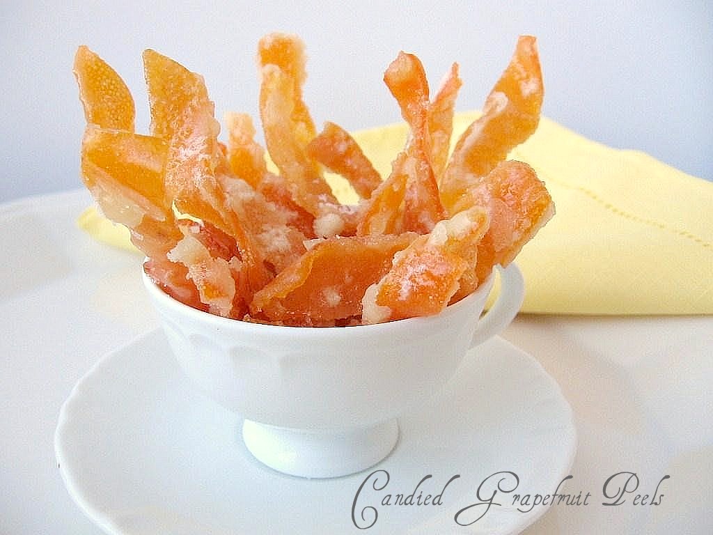 une gamine dans la cuisine: Candied Grapefruit Peels