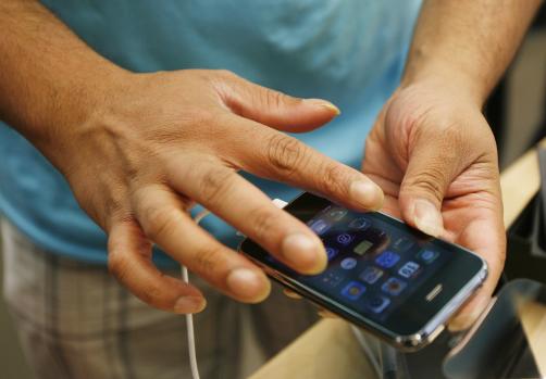 New iPhone App Offers Real-Time Updates of Drug Safety Data