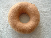 lisajhoney: Free Felt Food Tutorial - Doughnut