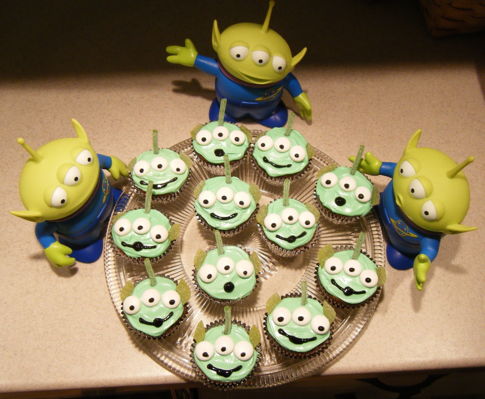 Travel Talk With Marilyn: Disney's Toy Story Green Alien Cupcakes